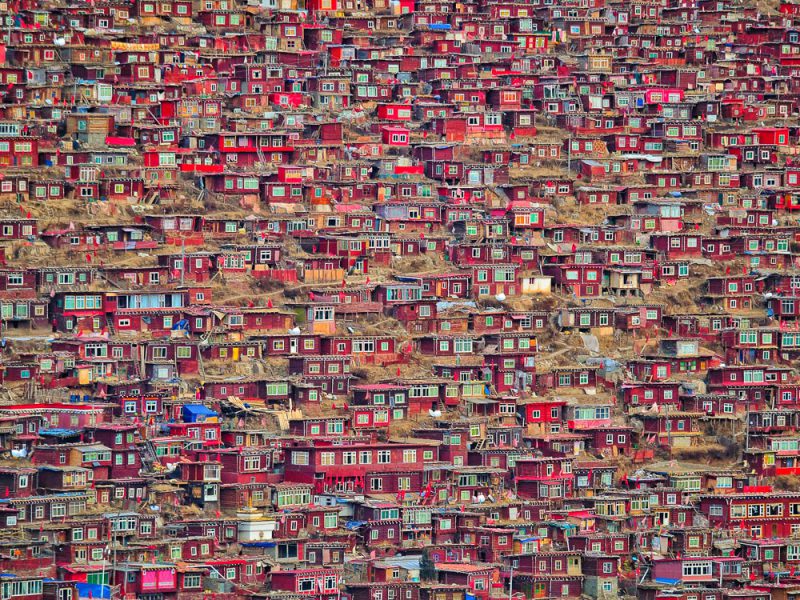 Larung Gar, Home to 40 000 Monks and Nuns - Unusual Traveler