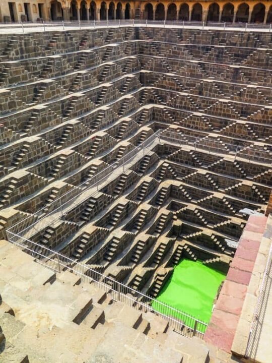 Travel Guide To Chand Baori The stepwell from Batman : The Dark Knight ...