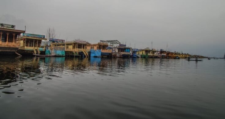 Srinagar the "Land of Lakes and Gardens" also known as "Switzerland of ...