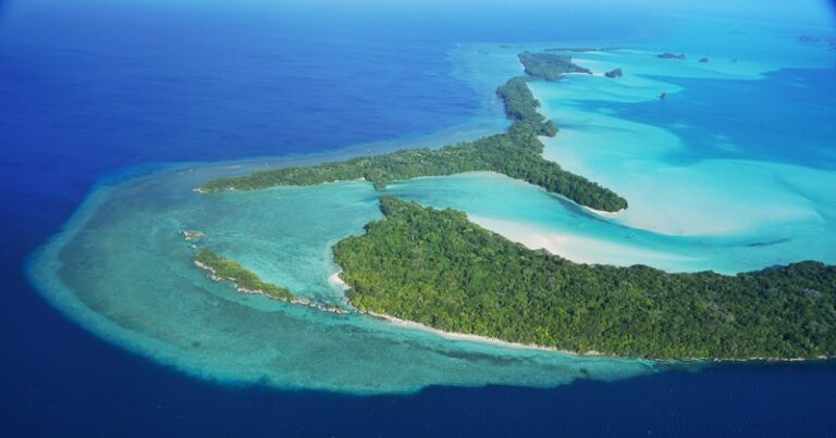 Why You Should Take Scenic Flight Over The Rock Islands In Palau. A ...
