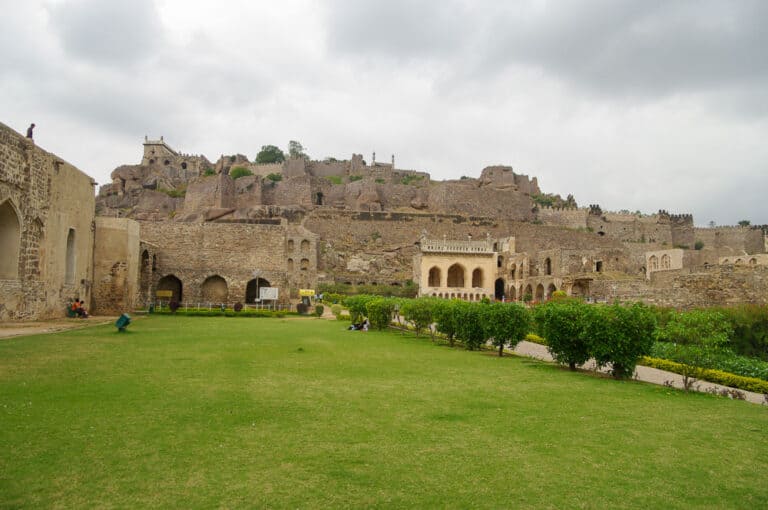 Travel Guide To: Golconda Fort A Off The Beaten Path Fort In India ...